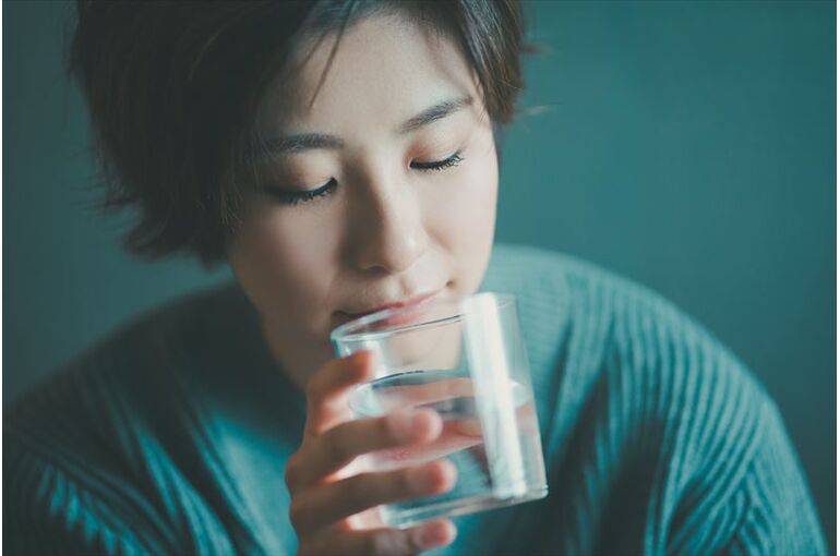 二日酔いの症状を早く解消する方法 コラム 月島でワインバーをお探しなら【カモンチ】